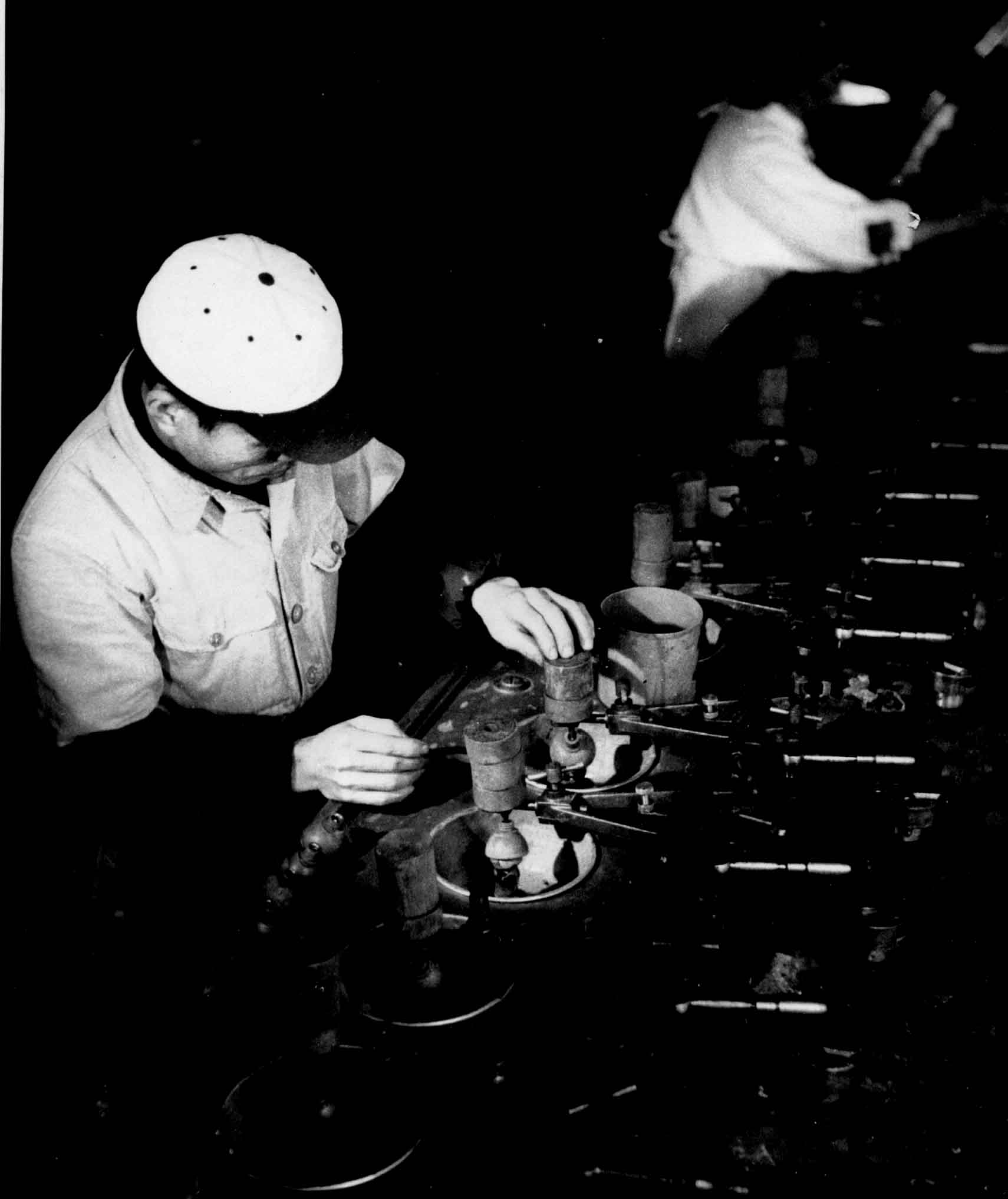 The history of the telescope and the binocular